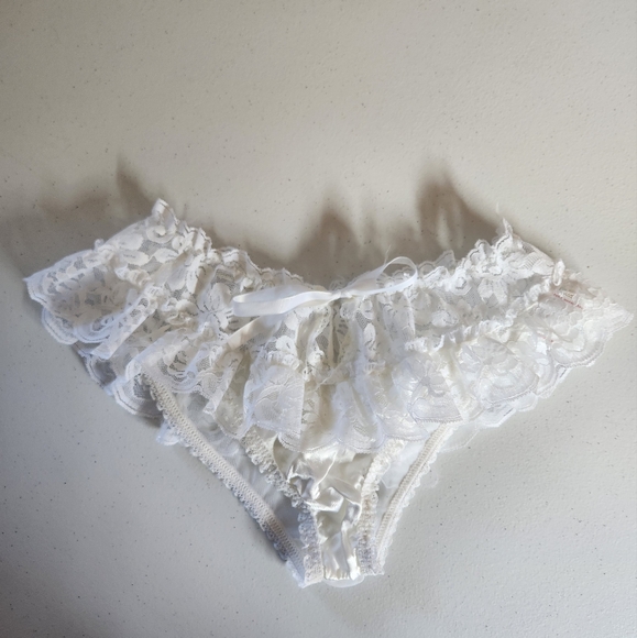 Vintage | Intimates & Sleepwear | Vintage White Frilly Lace Ruffle ...